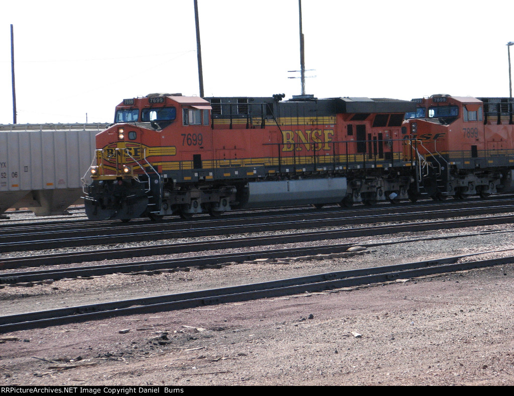 BNSF 7699 and 7899